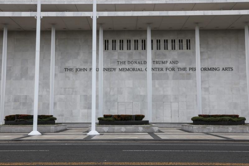 Rechter dwingt Kennedy Center Trumps naam te schrappen / Nieuws | FOK.nl